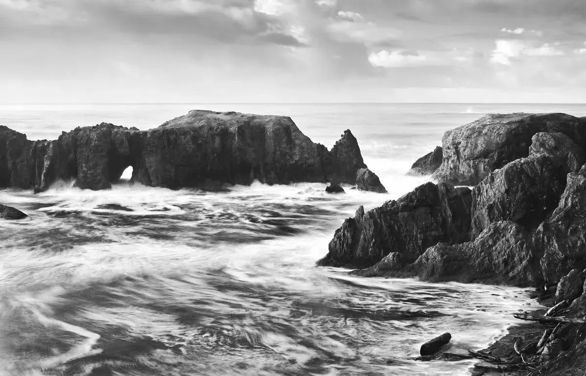 Rocky Coast, by Oliver Regueiro – PurePhoto